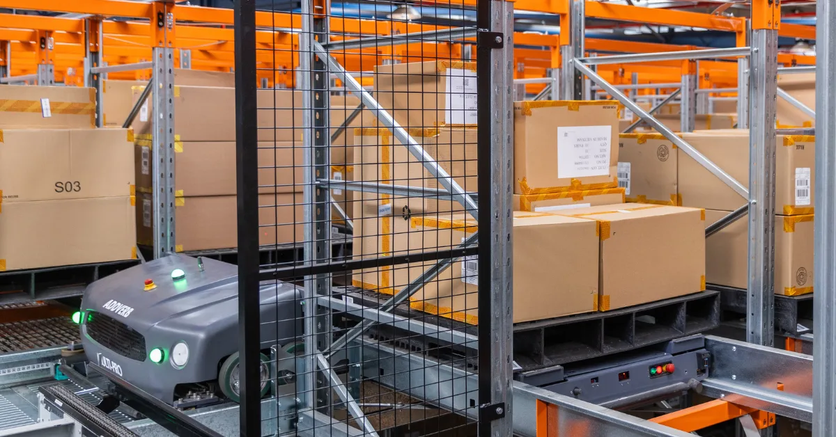 How Do Robots in Warehouses Help increase Operational Efficiency